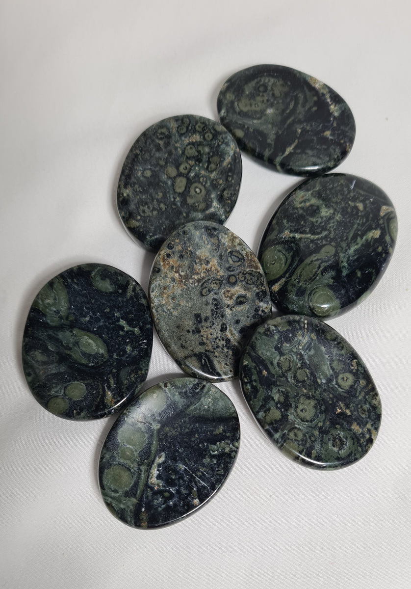 Kambaba Worry stone – Native Hart Crystals